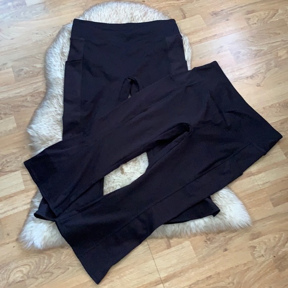 zuda | Pants & Jumpsuits | Zuda 2 Pairs Cropped Flare Leggings Lp ...